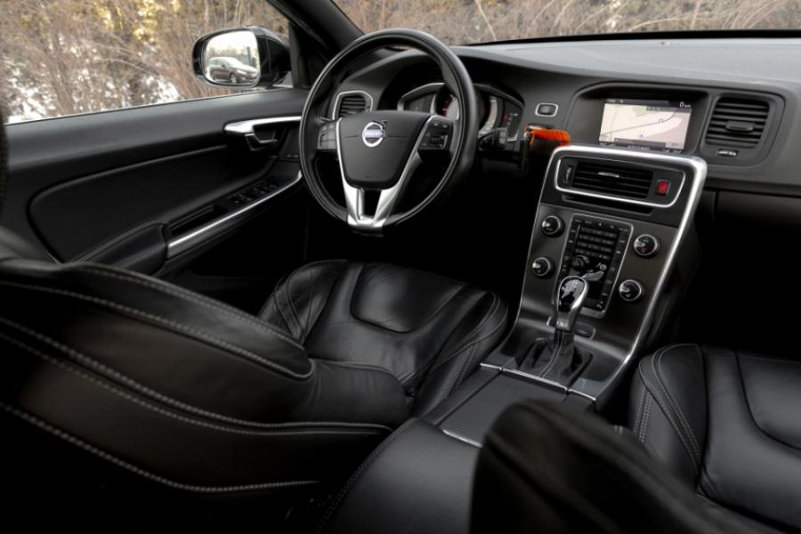 Melns Volvo V60 2013 Rīga, ar dzinēja tilpumu 2.40 L un nobraukumu 238 tūkst. km par 10900 €, foto 15 vietnē AUTOMOTO.COM.LV