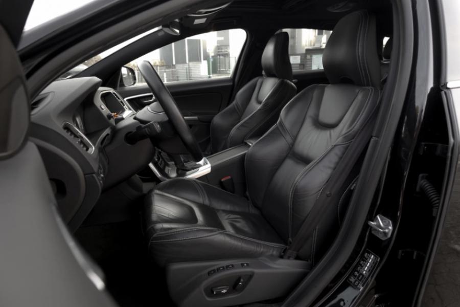Melns Volvo V60 2013 Rīga, ar dzinēja tilpumu 2.40 L un nobraukumu 238 tūkst. km par 10900 €, foto 16 vietnē AUTOMOTO.COM.LV