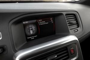 Melns Volvo V60 2013 Rīga, ar dzinēja tilpumu 2.40 L un nobraukumu 238 tūkst. km par 10900 €, foto 21 vietnē AUTOMOTO.COM.LV
