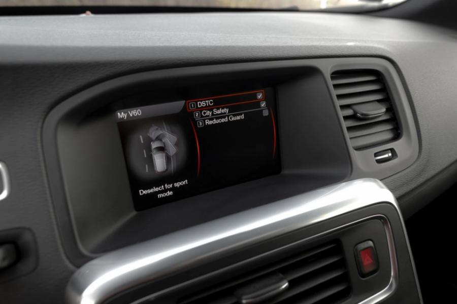 Melns Volvo V60 2013 Rīga, ar dzinēja tilpumu 2.40 L un nobraukumu 238 tūkst. km par 10900 €, foto 21 vietnē AUTOMOTO.COM.LV