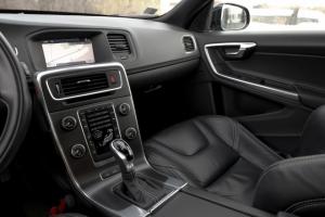 Melns Volvo V60 2013 Rīga, ar dzinēja tilpumu 2.40 L un nobraukumu 238 tūkst. km par 10900 €, foto 22 vietnē AUTOMOTO.COM.LV