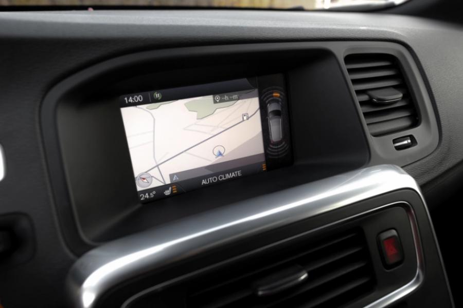 Melns Volvo V60 2013 Rīga, ar dzinēja tilpumu 2.40 L un nobraukumu 238 tūkst. km par 10900 €, foto 23 vietnē AUTOMOTO.COM.LV