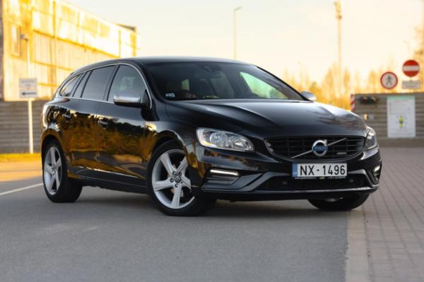 Black Volvo V60 2013 in Riga, with an engine capacity of 2.00 L and mileage of 254 thousand km for 10900 €, photo 1 on AUTOMOTO.COM.LV