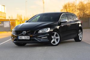 Black Volvo V60 2013 in Riga, with an engine capacity of 2.00 L and mileage of 254 thousand km for 10900 €, photo 3 on AUTOMOTO.COM.LV