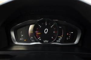Black Volvo V60 2013 in Riga, with an engine capacity of 2.00 L and mileage of 254 thousand km for 10900 €, photo 12 on AUTOMOTO.COM.LV