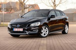 Black Volvo V60 2013 in Riga, with an engine capacity of 2.40 L and mileage of 255 thousand km for 10900 €, photo  on AUTOMOTO.COM.LV