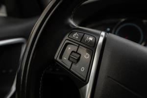 Black Volvo V60 2013 in Riga, with an engine capacity of 2.40 L and mileage of 255 thousand km for 10900 €, photo 15 on AUTOMOTO.COM.LV