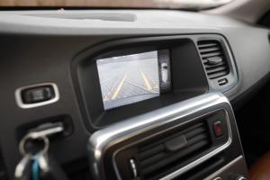 Black Volvo V60 2013 in Riga, with an engine capacity of 2.40 L and mileage of 255 thousand km for 10900 €, photo 19 on AUTOMOTO.COM.LV