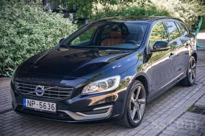 Black Volvo V60 2013 in Riga, with an engine capacity of 1.60 L and mileage of 303 thousand km for 4590 €, photo  on AUTOMOTO.COM.LV