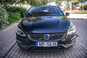 Black Volvo V60 2013 in Riga, with an engine capacity of 1.60 L and mileage of 303 thousand km for 4590 €, photo 3 on AUTOMOTO.COM.LV