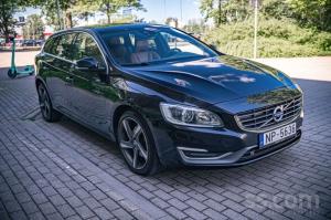 Black Volvo V60 2013 in Riga, with an engine capacity of 1.60 L and mileage of 303 thousand km for 4590 €, photo 4 on AUTOMOTO.COM.LV