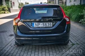 Black Volvo V60 2013 in Riga, with an engine capacity of 1.60 L and mileage of 303 thousand km for 4590 €, photo 6 on AUTOMOTO.COM.LV