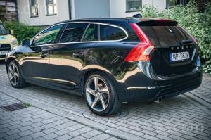 Black Volvo V60 2013 in Riga, with an engine capacity of 1.60 L and mileage of 303 thousand km for 4590 €, photo 7 on AUTOMOTO.COM.LV