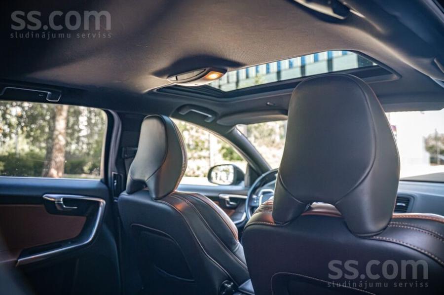 Black Volvo V60 2013 in Riga, with an engine capacity of 1.60 L and mileage of 303 thousand km for 4590 €, photo 9 on AUTOMOTO.COM.LV