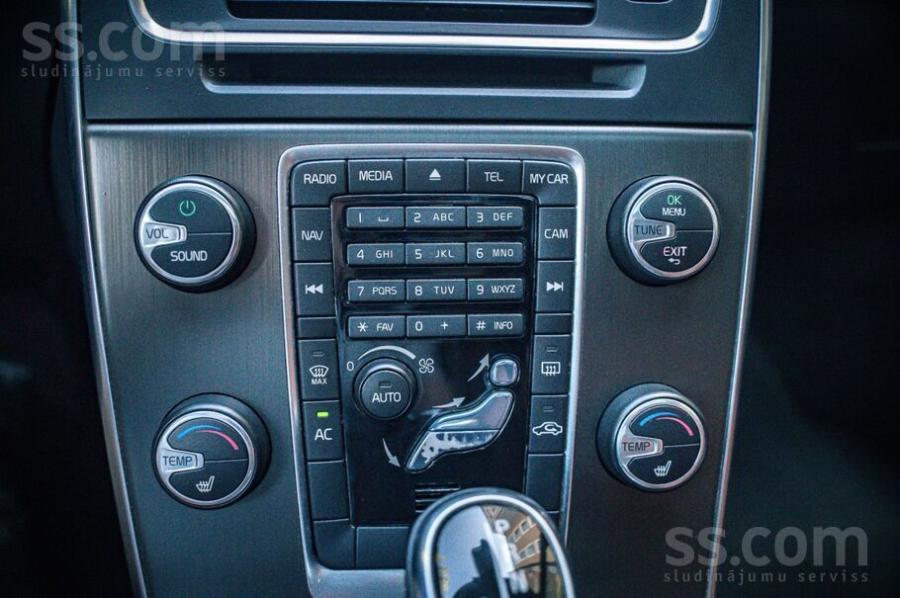 Black Volvo V60 2013 in Riga, with an engine capacity of 1.60 L and mileage of 303 thousand km for 4590 €, photo 18 on AUTOMOTO.COM.LV