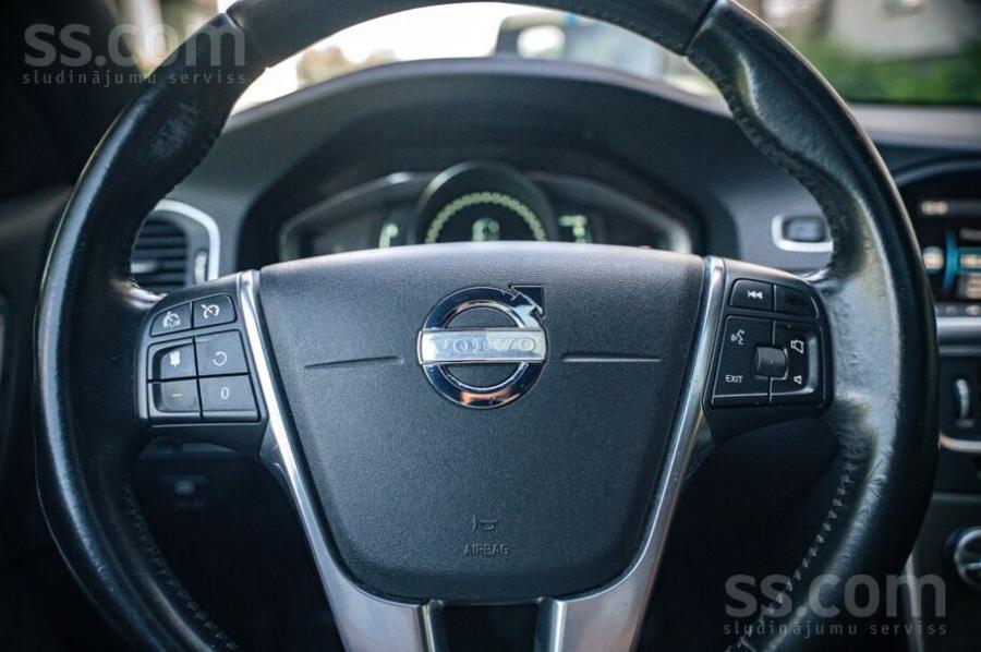 Black Volvo V60 2013 in Riga, with an engine capacity of 1.60 L and mileage of 303 thousand km for 4590 €, photo 20 on AUTOMOTO.COM.LV