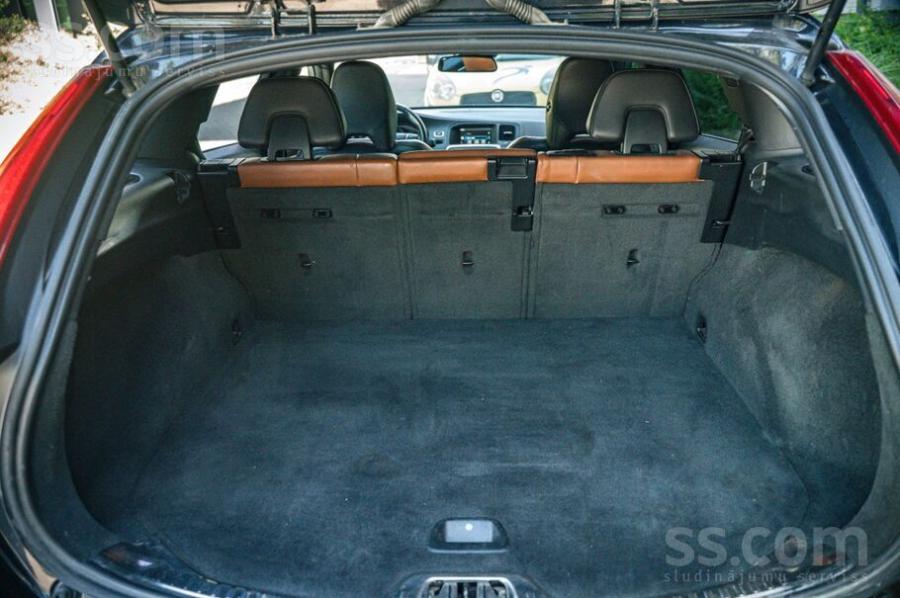 Black Volvo V60 2013 in Riga, with an engine capacity of 1.60 L and mileage of 303 thousand km for 4590 €, photo 21 on AUTOMOTO.COM.LV