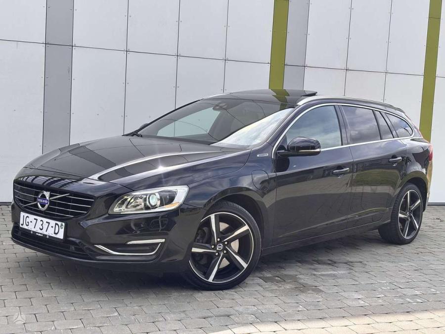 Black Volvo V60 2013 in Raseiniai, with an engine capacity of 2.40 L and mileage of 257 thousand km for 7500 €, photo 1 on AUTOMOTO.COM.LV