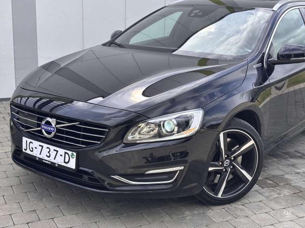 Melns Volvo V60 2013 Raseiniai, ar dzinēja tilpumu 2.40 L un nobraukumu 257 tūkst. km par 7500 €, foto 2 vietnē AUTOMOTO.COM.LV