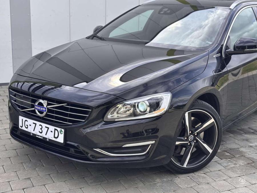 Black Volvo V60 2013 in Raseiniai, with an engine capacity of 2.40 L and mileage of 257 thousand km for 7500 €, photo 3 on AUTOMOTO.COM.LV