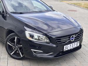 Black Volvo V60 2013 in Raseiniai, with an engine capacity of 2.40 L and mileage of 257 thousand km for 7500 €, photo 8 on AUTOMOTO.COM.LV