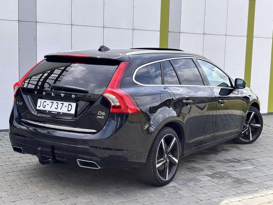 Black Volvo V60 2013 in Raseiniai, with an engine capacity of 2.40 L and mileage of 257 thousand km for 7500 €, photo 10 on AUTOMOTO.COM.LV