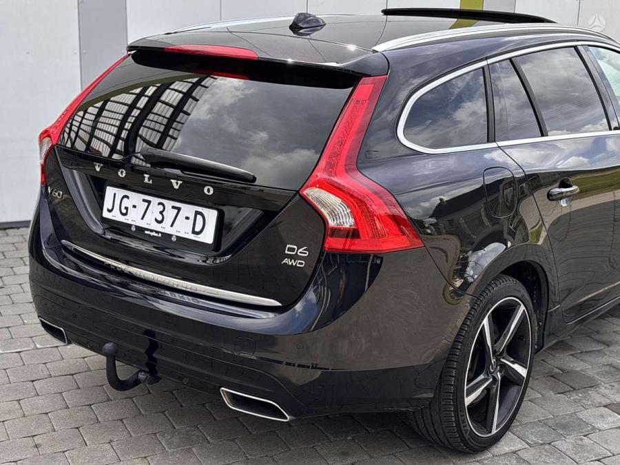 Black Volvo V60 2013 in Raseiniai, with an engine capacity of 2.40 L and mileage of 257 thousand km for 7500 €, photo 11 on AUTOMOTO.COM.LV