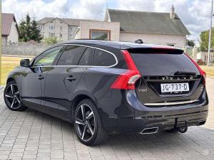 Black Volvo V60 2013 in Raseiniai, with an engine capacity of 2.40 L and mileage of 257 thousand km for 7500 €, photo 15 on AUTOMOTO.COM.LV