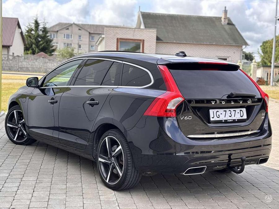 Black Volvo V60 2013 in Raseiniai, with an engine capacity of 2.40 L and mileage of 257 thousand km for 7500 €, photo 15 on AUTOMOTO.COM.LV