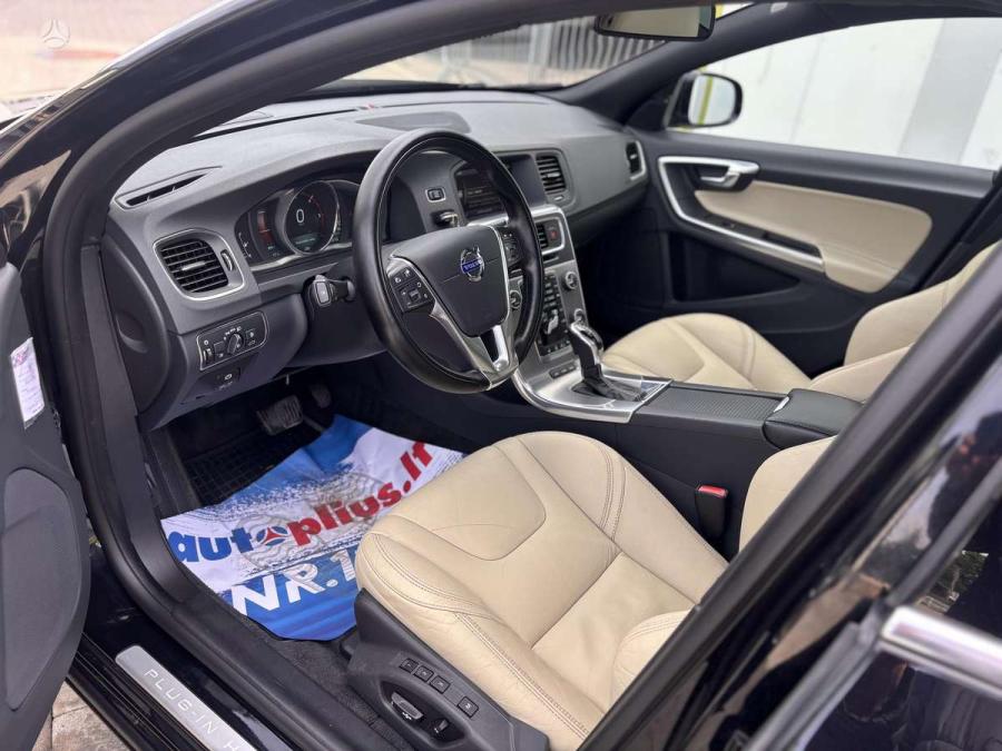Black Volvo V60 2013 in Raseiniai, with an engine capacity of 2.40 L and mileage of 257 thousand km for 7500 €, photo 18 on AUTOMOTO.COM.LV
