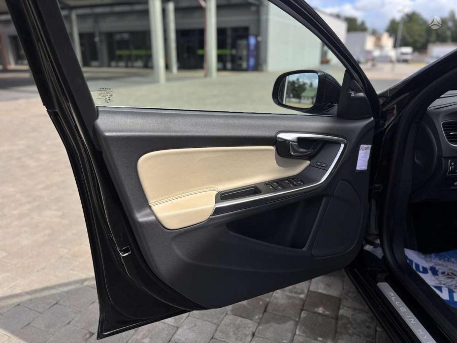 Black Volvo V60 2013 in Raseiniai, with an engine capacity of 2.40 L and mileage of 257 thousand km for 7500 €, photo 19 on AUTOMOTO.COM.LV