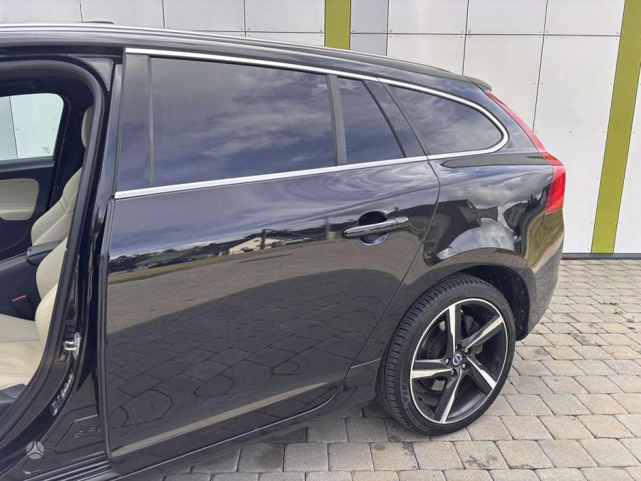 Black Volvo V60 2013 in Raseiniai, with an engine capacity of 2.40 L and mileage of 257 thousand km for 7500 €, photo 23 on AUTOMOTO.COM.LV