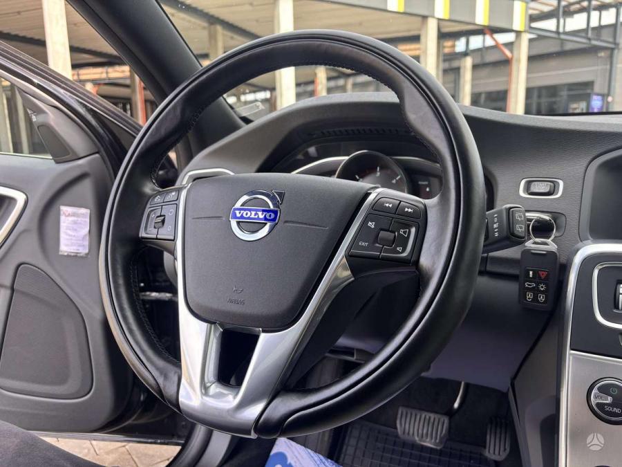 Black Volvo V60 2013 in Raseiniai, with an engine capacity of 2.40 L and mileage of 257 thousand km for 7500 €, photo 25 on AUTOMOTO.COM.LV
