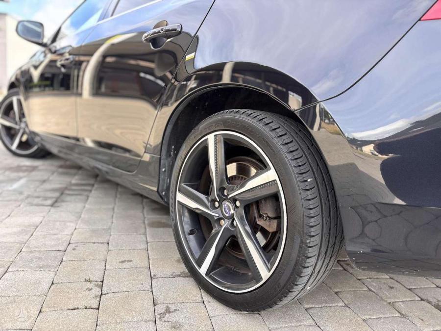 Black Volvo V60 2013 in Raseiniai, with an engine capacity of 2.40 L and mileage of 257 thousand km for 7500 €, photo 39 on AUTOMOTO.COM.LV