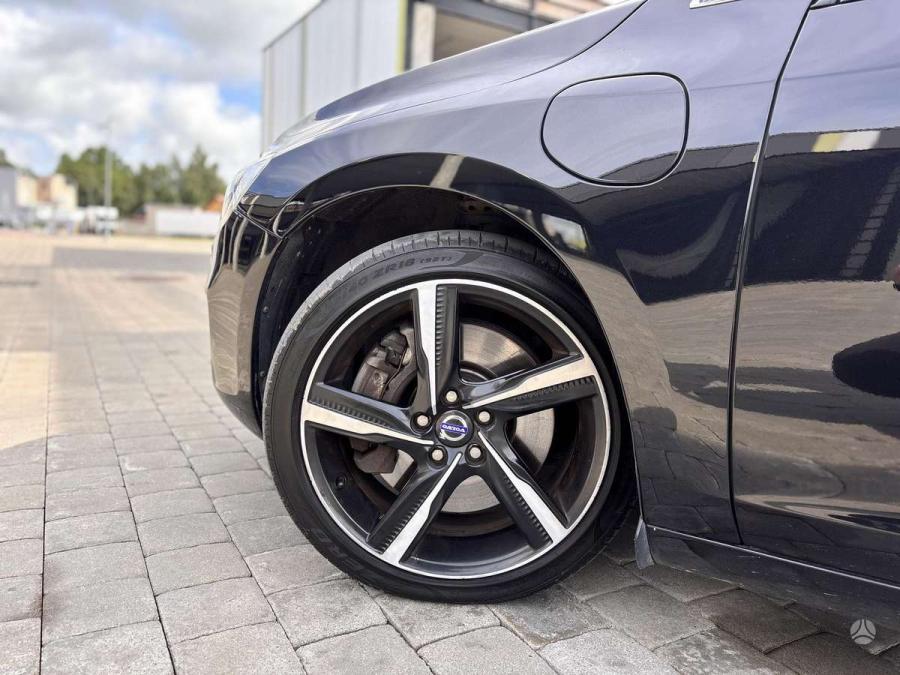 Black Volvo V60 2013 in Raseiniai, with an engine capacity of 2.40 L and mileage of 257 thousand km for 7500 €, photo 40 on AUTOMOTO.COM.LV