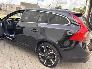 Black Volvo V60 2013 in Raseiniai, with an engine capacity of 2.40 L and mileage of 257 thousand km for 7500 €, photo 42 on AUTOMOTO.COM.LV