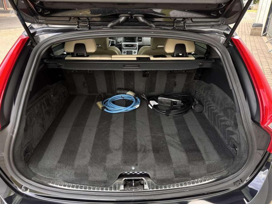 Black Volvo V60 2013 in Raseiniai, with an engine capacity of 2.40 L and mileage of 257 thousand km for 7500 €, photo 43 on AUTOMOTO.COM.LV