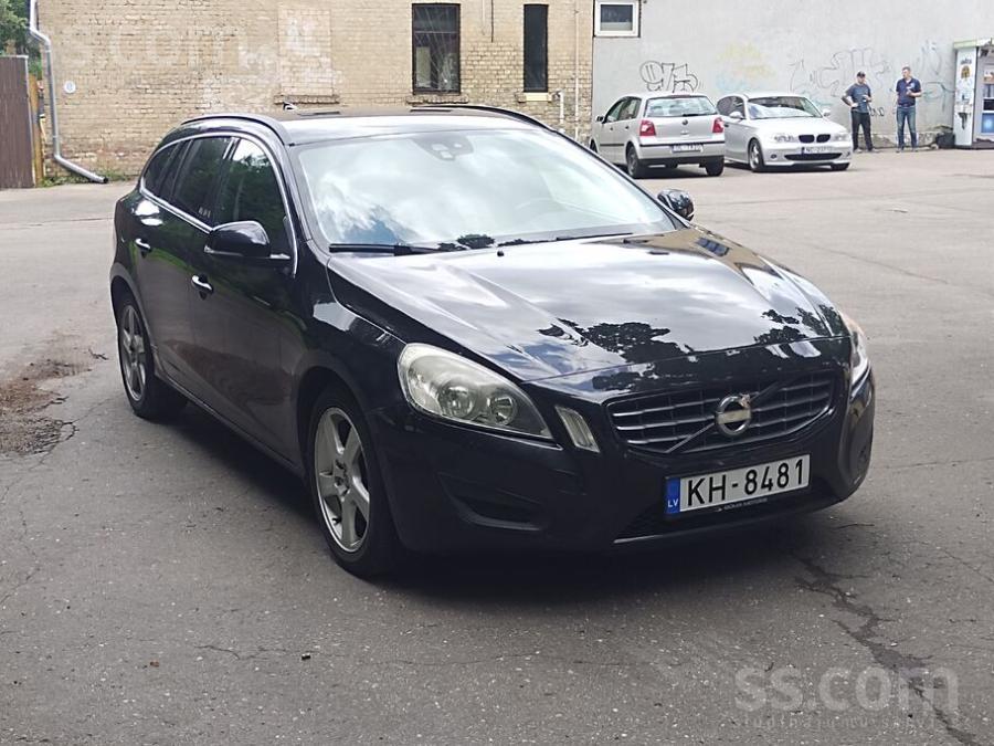 Melns Volvo V60 2013 Rīga, ar dzinēja tilpumu 2.00 L un nobraukumu 0 tūkst. km par 3900 €, foto 4 vietnē AUTOMOTO.COM.LV