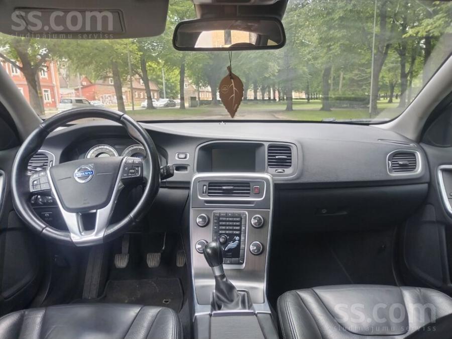 Melns Volvo V60 2013 Rīga, ar dzinēja tilpumu 2.00 L un nobraukumu 0 tūkst. km par 3900 €, foto 10 vietnē AUTOMOTO.COM.LV
