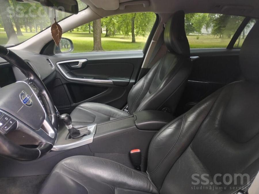 Melns Volvo V60 2013 Rīga, ar dzinēja tilpumu 2.00 L un nobraukumu 0 tūkst. km par 3900 €, foto 12 vietnē AUTOMOTO.COM.LV