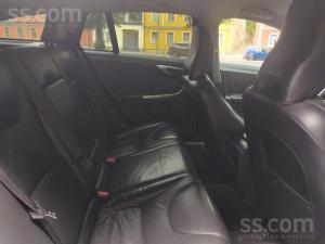 Melns Volvo V60 2013 Rīga, ar dzinēja tilpumu 2.00 L un nobraukumu 0 tūkst. km par 3900 €, foto 14 vietnē AUTOMOTO.COM.LV