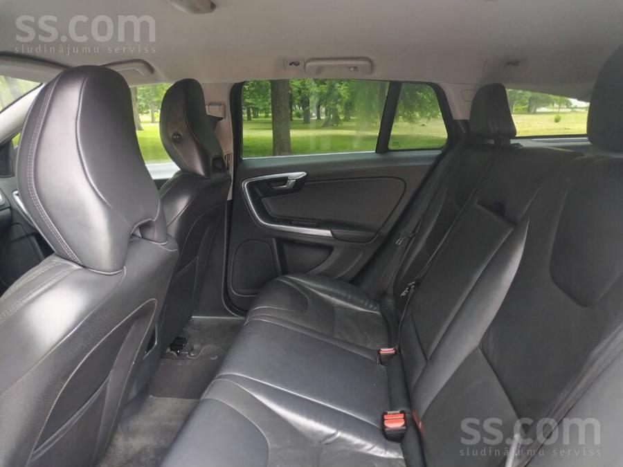 Melns Volvo V60 2013 Rīga, ar dzinēja tilpumu 2.00 L un nobraukumu 0 tūkst. km par 3900 €, foto 15 vietnē AUTOMOTO.COM.LV