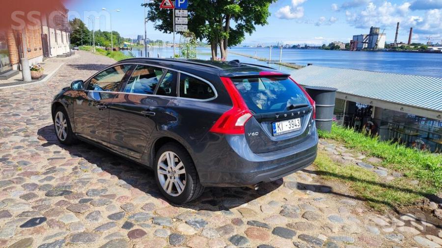 Melns Volvo V60 2013 Rīga, ar dzinēja tilpumu 2.00 L un nobraukumu 260 tūkst. km par 6200 €, foto 3 vietnē AUTOMOTO.COM.LV