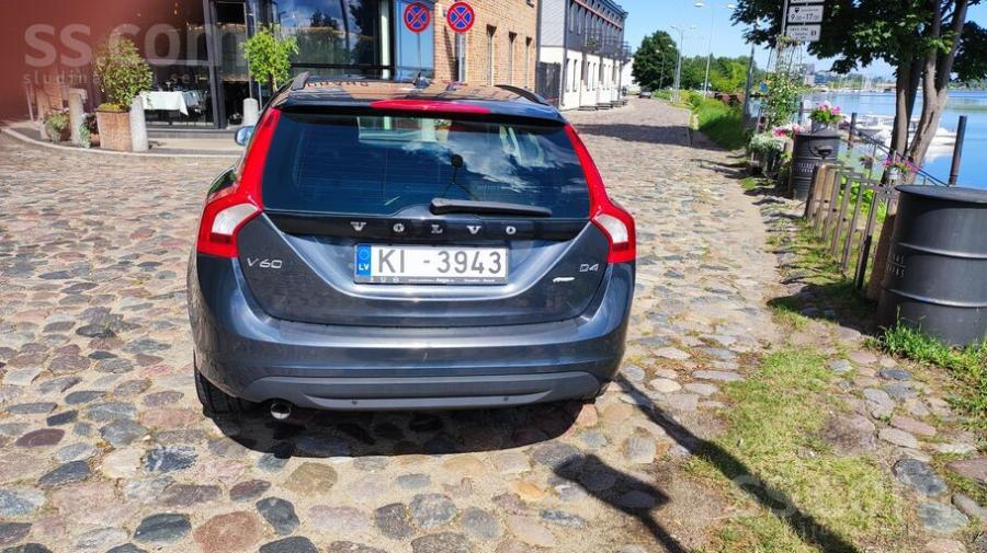 Melns Volvo V60 2013 Rīga, ar dzinēja tilpumu 2.00 L un nobraukumu 260 tūkst. km par 6200 €, foto 4 vietnē AUTOMOTO.COM.LV
