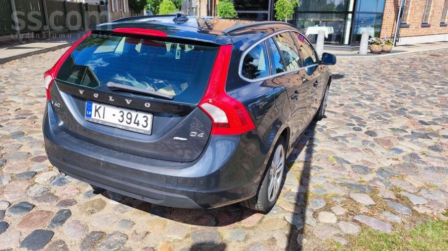 Melns Volvo V60 2013 Rīga, ar dzinēja tilpumu 2.00 L un nobraukumu 260 tūkst. km par 6200 €, foto 5 vietnē AUTOMOTO.COM.LV