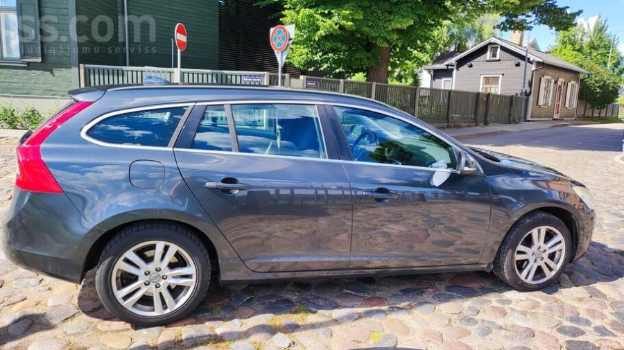 Melns Volvo V60 2013 Rīga, ar dzinēja tilpumu 2.00 L un nobraukumu 260 tūkst. km par 6200 €, foto 6 vietnē AUTOMOTO.COM.LV