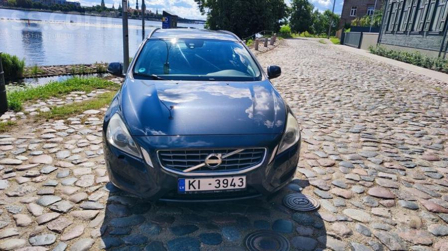 Melns Volvo V60 2013 Rīga, ar dzinēja tilpumu 2.00 L un nobraukumu 260 tūkst. km par 6200 €, foto 8 vietnē AUTOMOTO.COM.LV