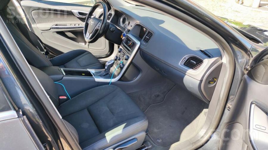 Melns Volvo V60 2013 Rīga, ar dzinēja tilpumu 2.00 L un nobraukumu 260 tūkst. km par 6200 €, foto 13 vietnē AUTOMOTO.COM.LV