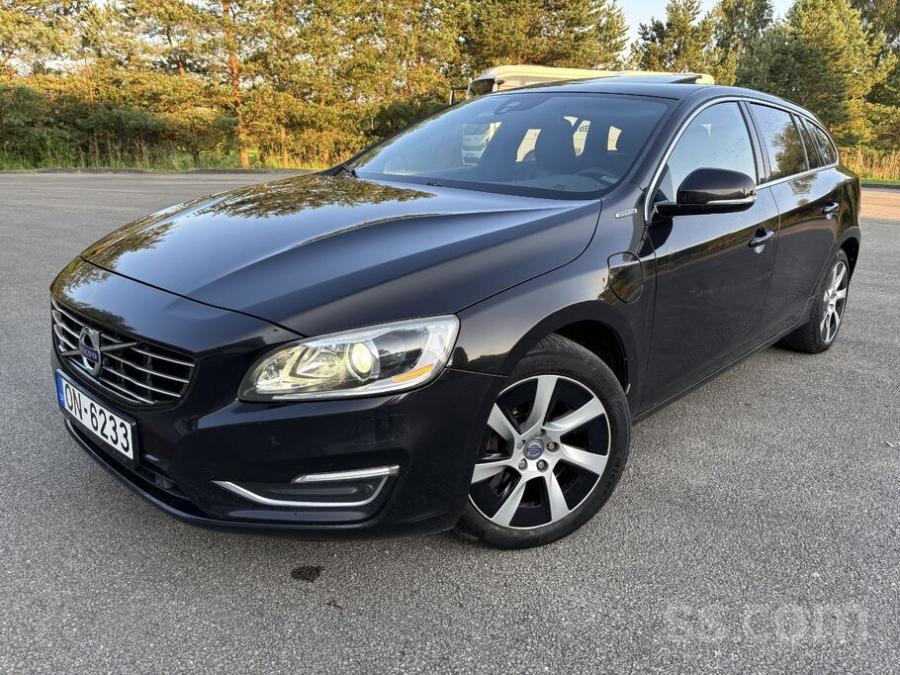 Black Volvo V60 2013 in Bauska, with an engine capacity of 2.40 L and mileage of 306 thousand km for 5000 €, photo 1 on AUTOMOTO.COM.LV