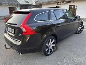 Black Volvo V60 2013 in Bauska, with an engine capacity of 2.40 L and mileage of 306 thousand km for 5000 €, photo 5 on AUTOMOTO.COM.LV